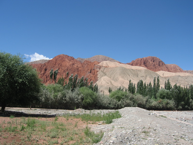 Trekking at Mustagh Ata Mountain (7564 m)