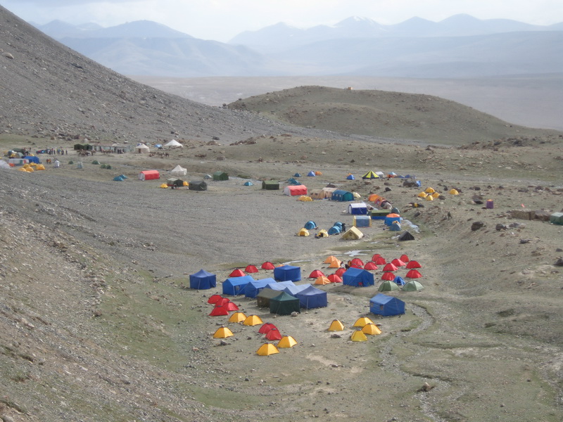Trekking at Mustagh Ata Mountain (7564 m)